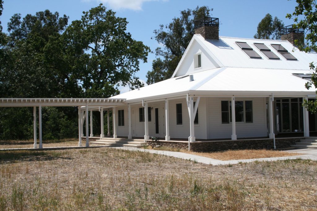 Australian Farmhouse & Barn – James McCalligan Architect